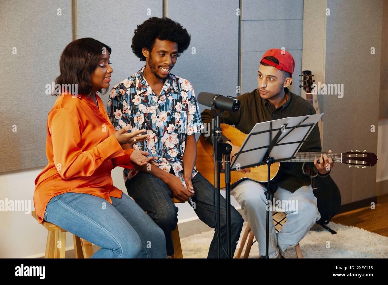 African american woman sing band hi-res stock photography and images ...