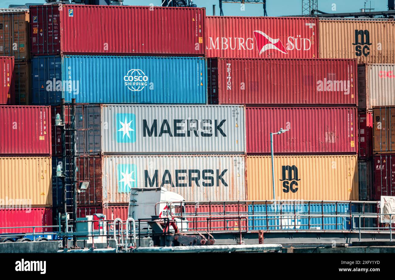 Shipping containers felixstowe port hi-res stock photography and images ...