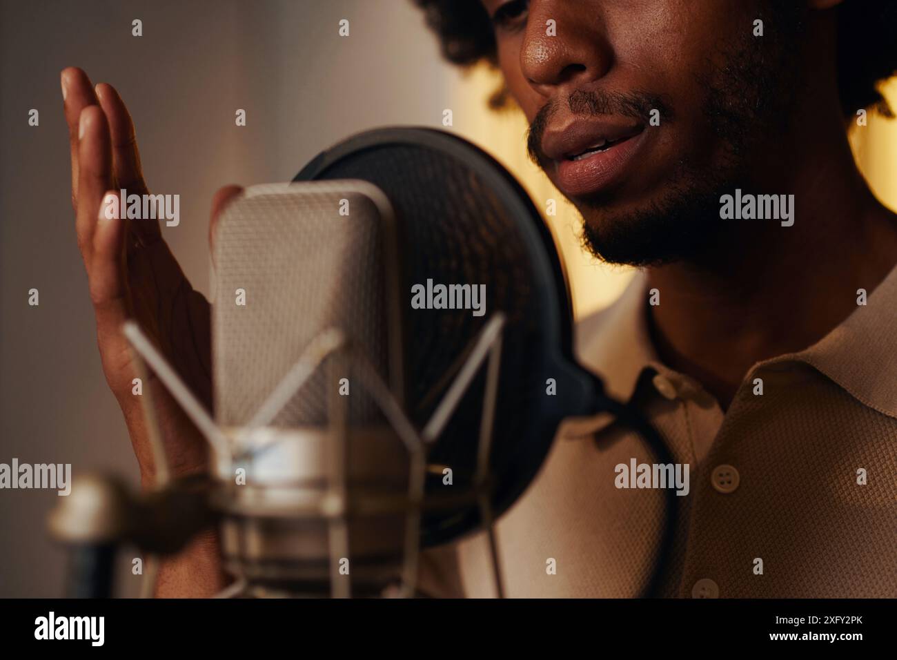 Guy Singing At The Microphone Stock Photo - Alamy