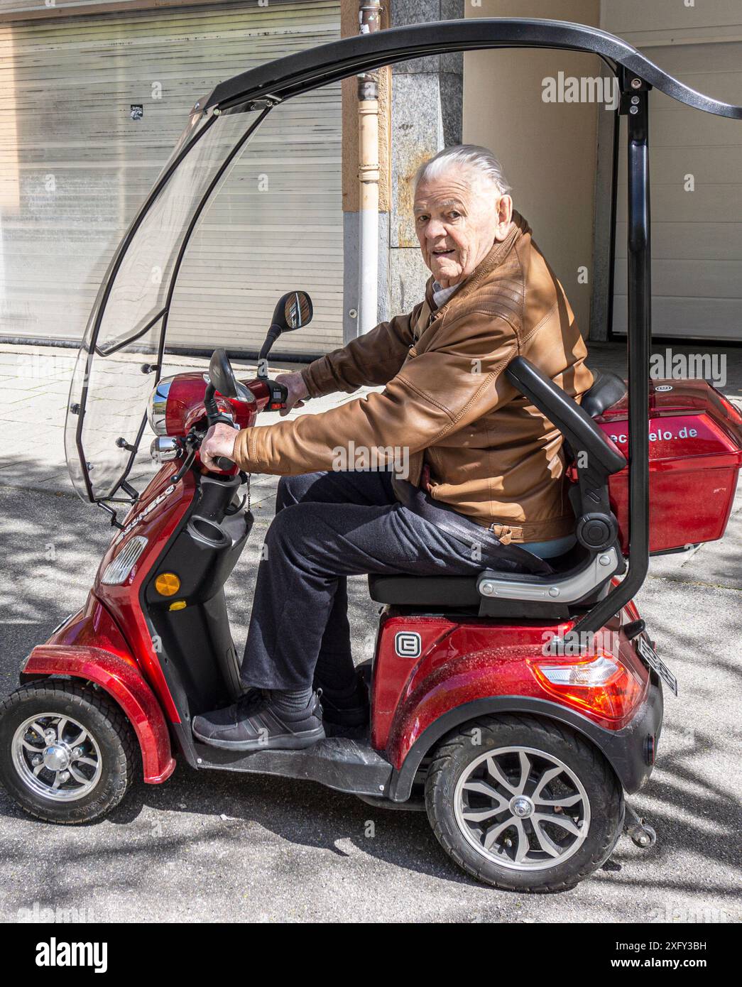 Shopping scooter hi-res stock photography and images - Alamy