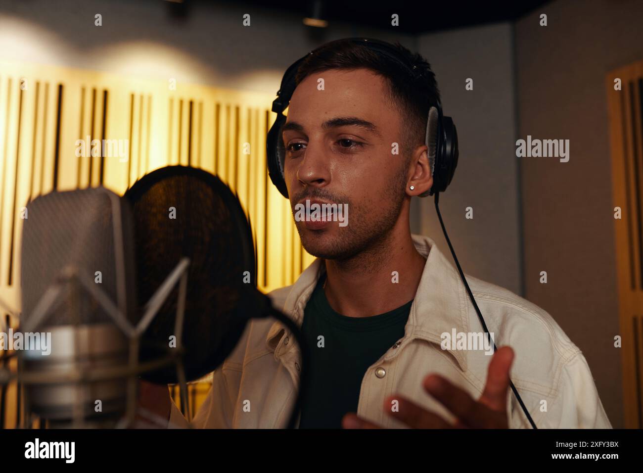 Vocal skills hi-res stock photography and images - Alamy