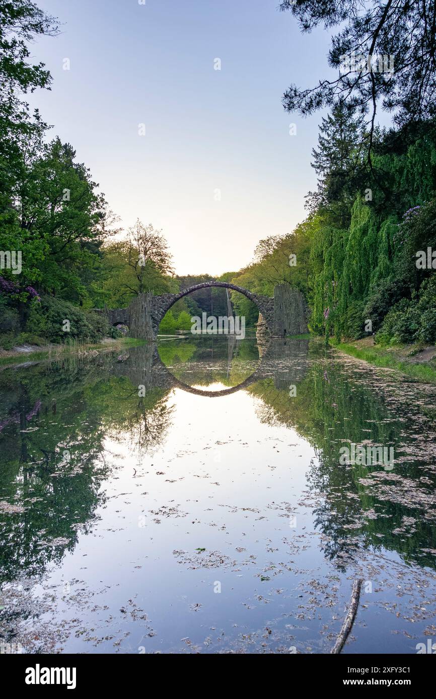 The Rakotzbrücke bridge in Kromlau Rhododendron Park in Saxony Stock ...