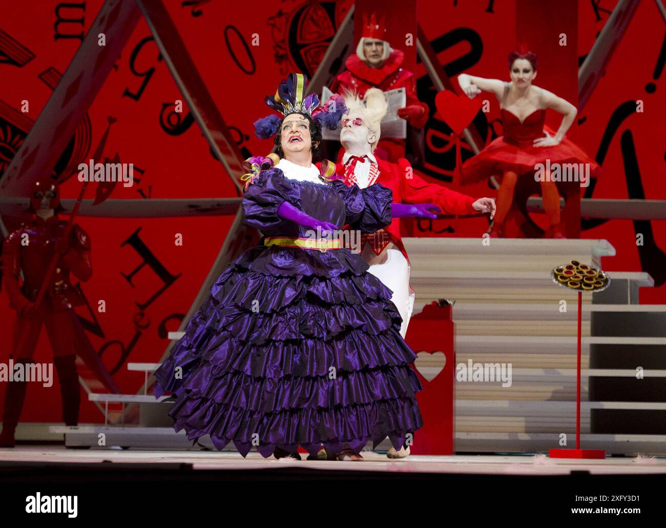 front, l-r: Simon Russell Beale (Duchess), Jonathan Howells (The White ...