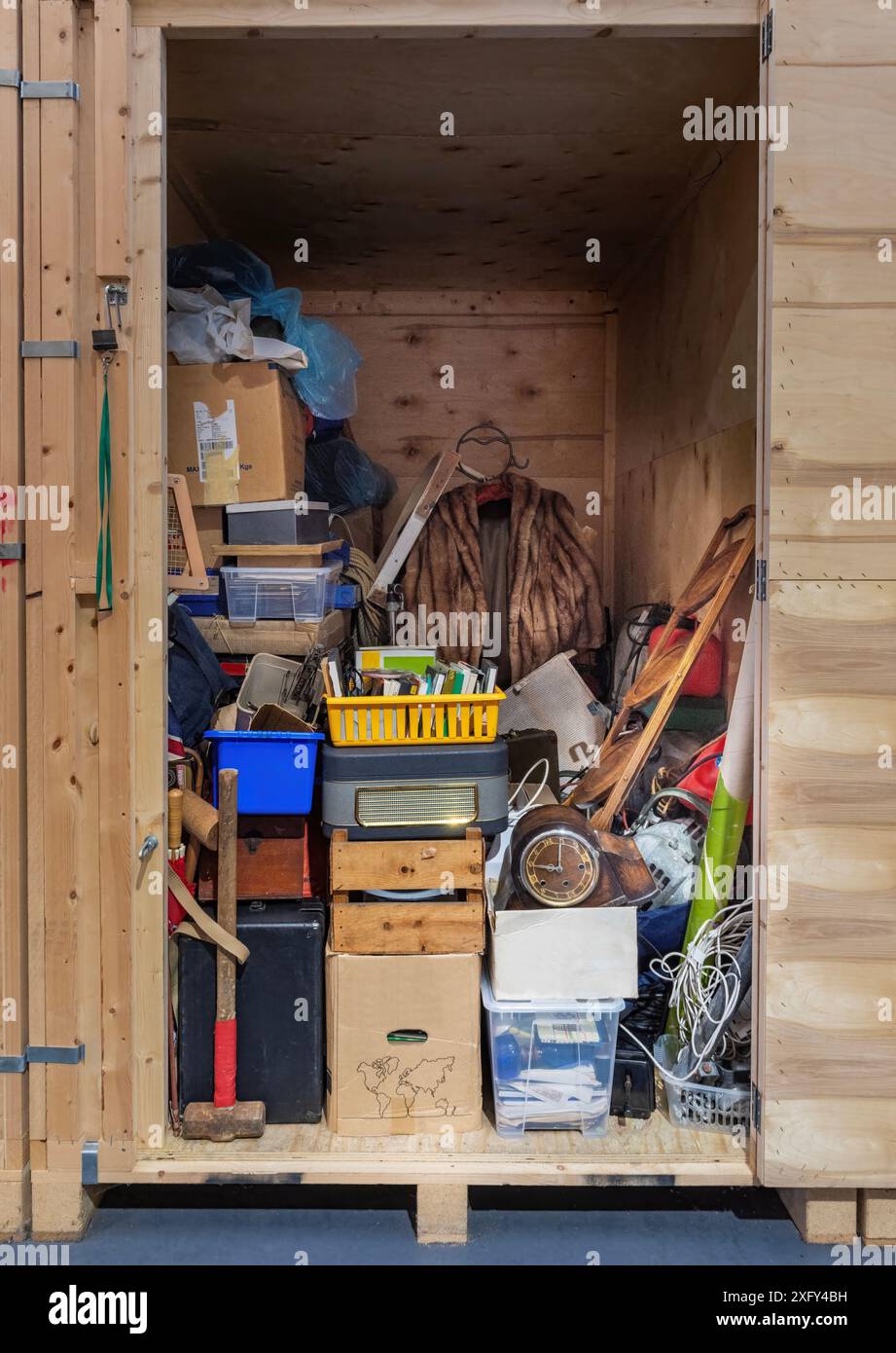 Storage clutter hi-res stock photography and images - Alamy