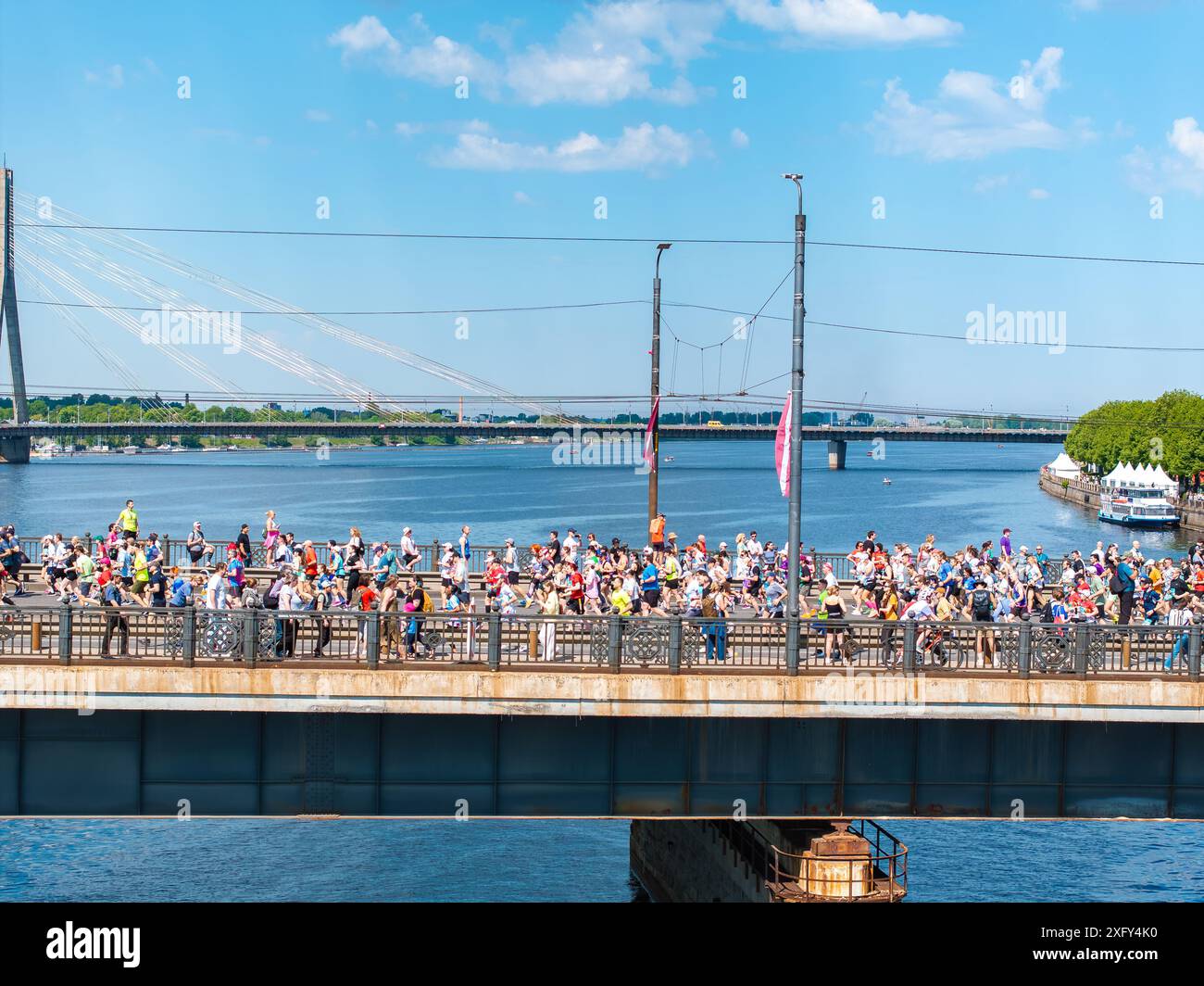 Skyscrapers running clouds hi-res stock photography and images - Alamy