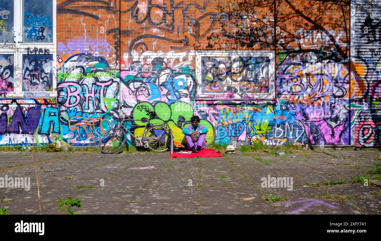 Front of wall with graffitis hi-res stock photography and images - Alamy