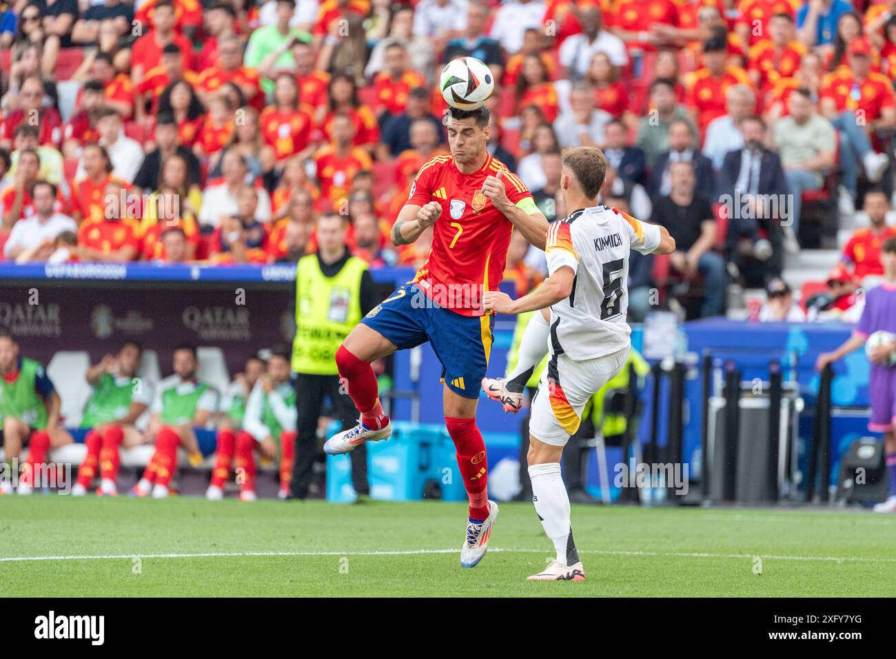 v.li. Alvaro Morata (Spanien, #07), Joshua Kimmich (Deutschland #06 ...