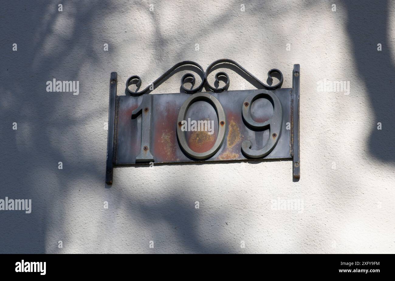 Vintage street sign hi-res stock photography and images - Alamy