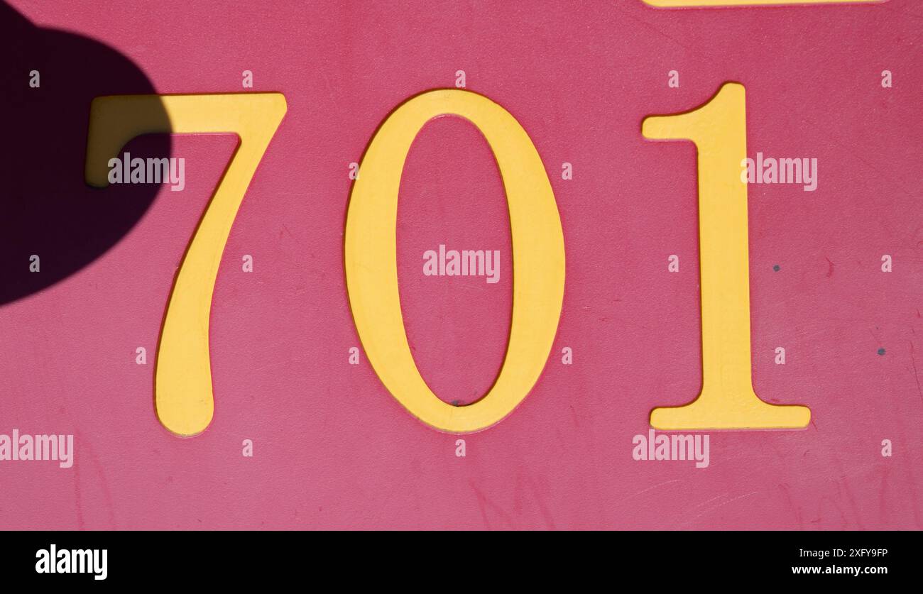 Numbers one to one hundred hi-res stock photography and images - Alamy