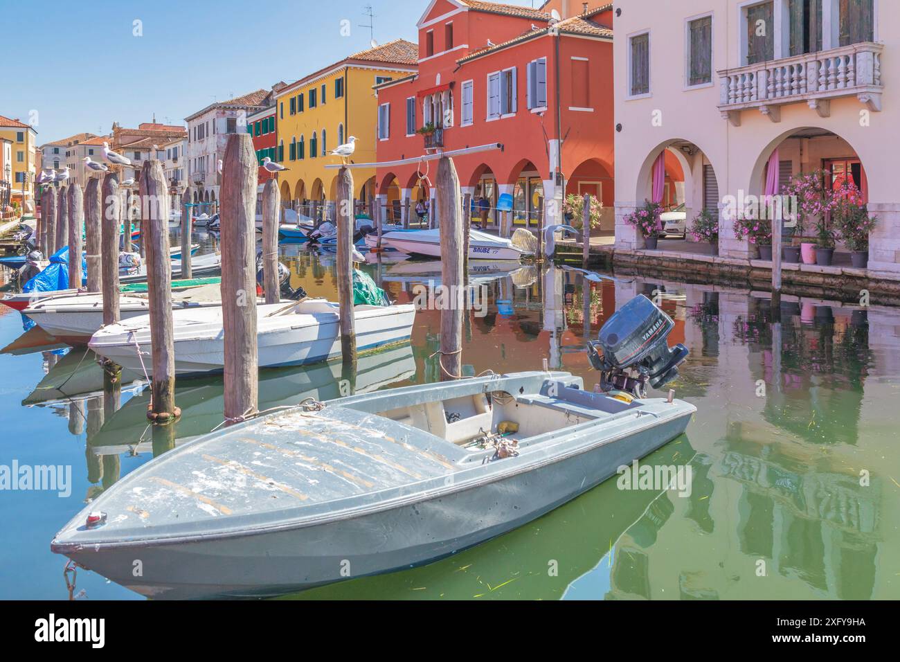 View on waterway boats hi-res stock photography and images - Alamy
