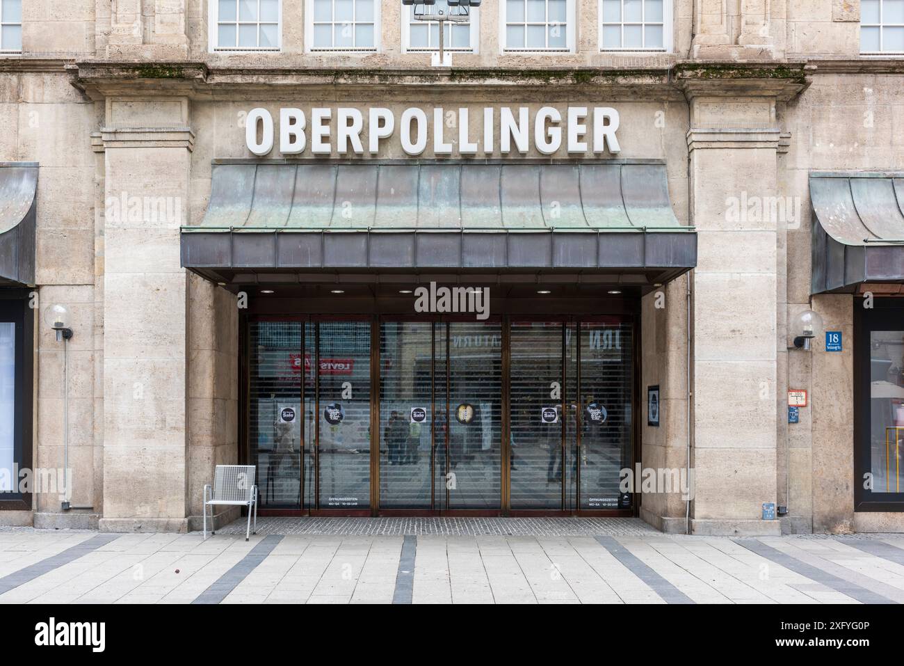 The Oberpollinger department store in Munich's city center next to the ...