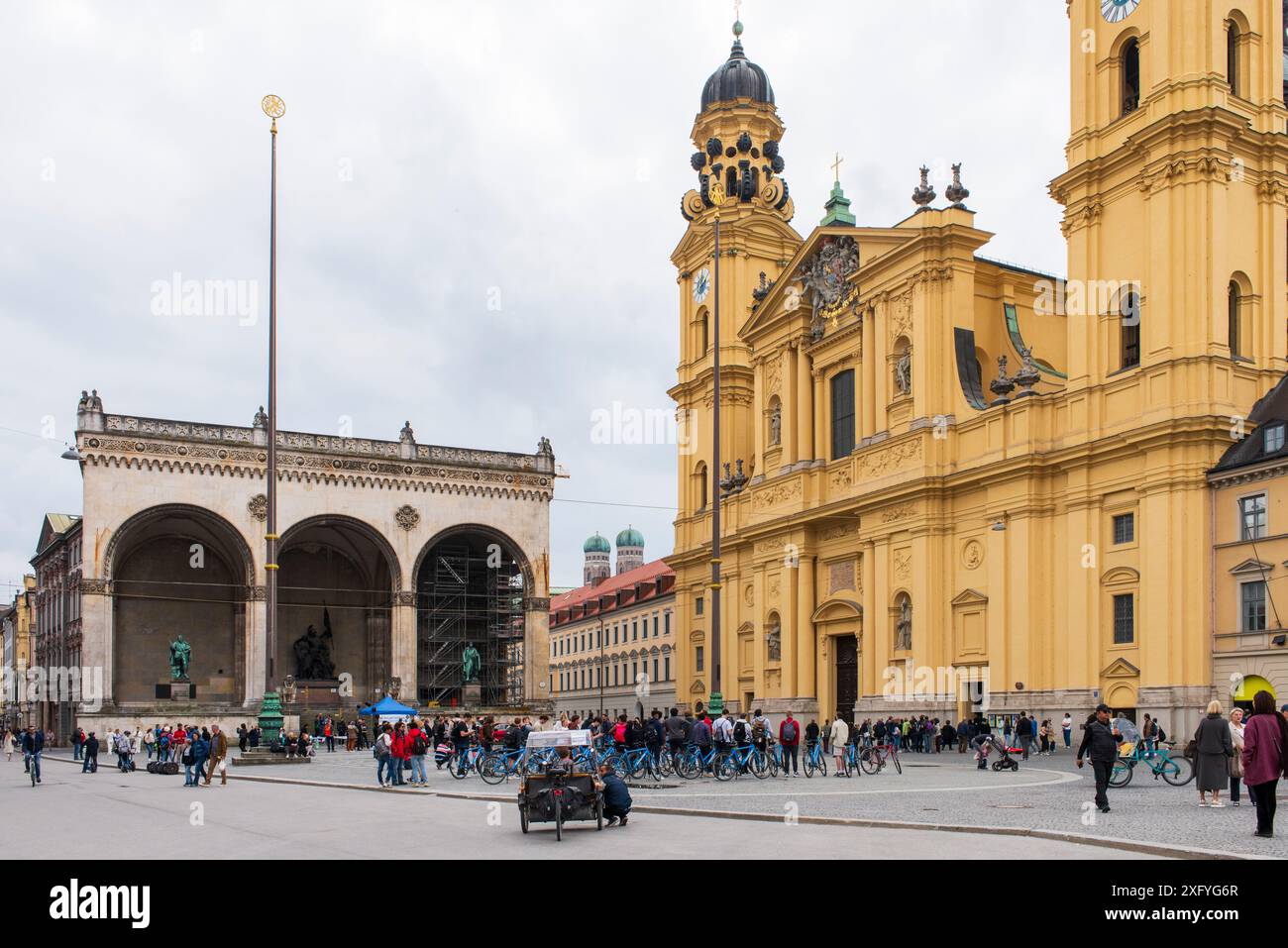 The historic Feldherrnhalle is located on Odeonsplatz in Munich, framed by the Residenz and ...