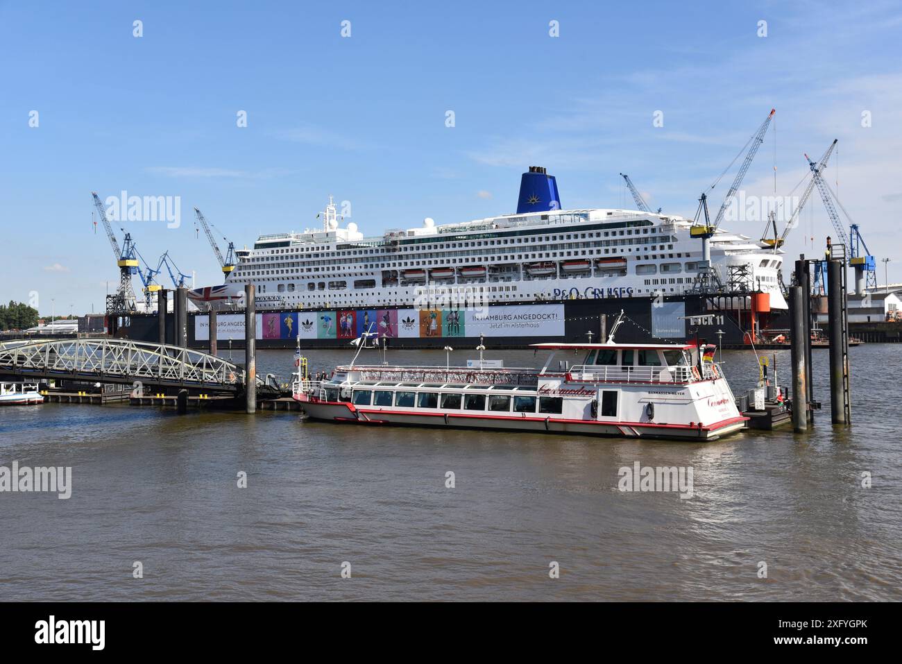 Europe, Germany, Hanseatic City of Hamburg, Port, Elbe, View to ...