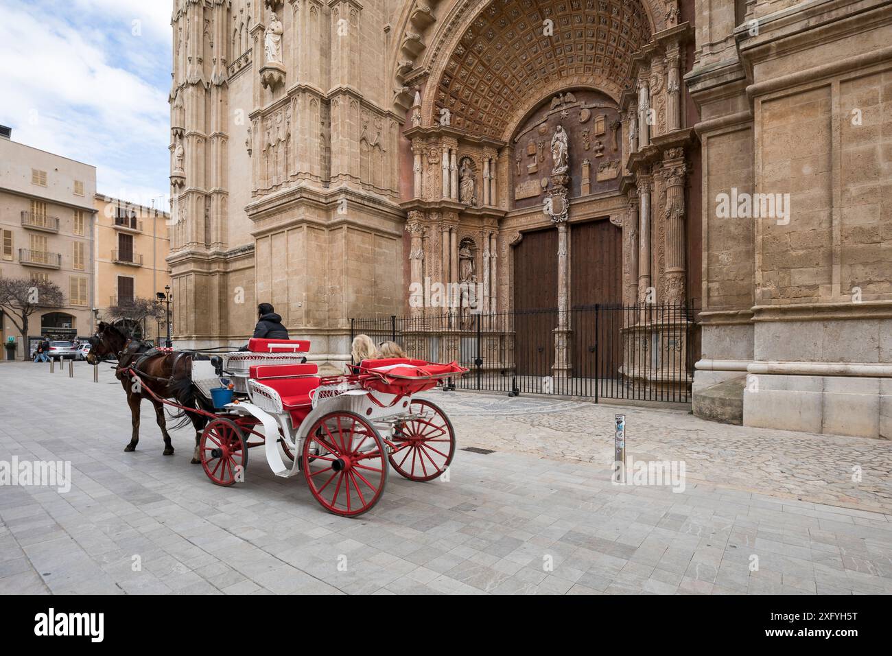 Horse-drawn carriage in front of the main portal of Palma Cathedral ...
