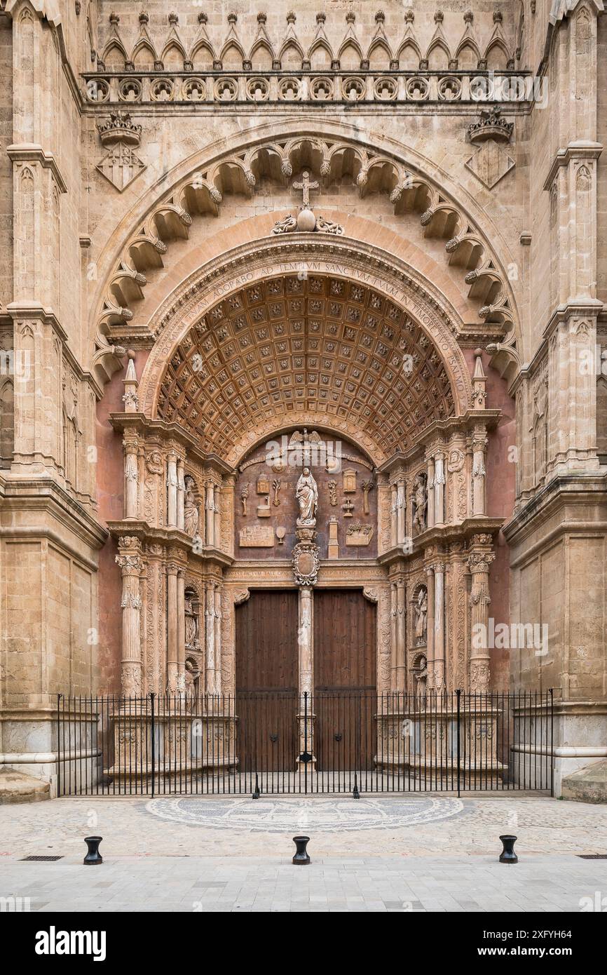 Main portal of Palma Cathedral, Cathedral of St. Mary, Palma, Mallorca ...