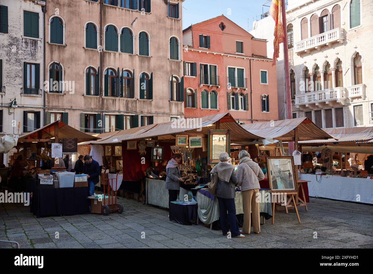 Venice flea market hi-res stock photography and images - Alamy