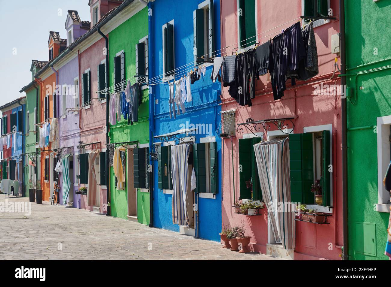 House front with washing lines hi-res stock photography and images - Alamy