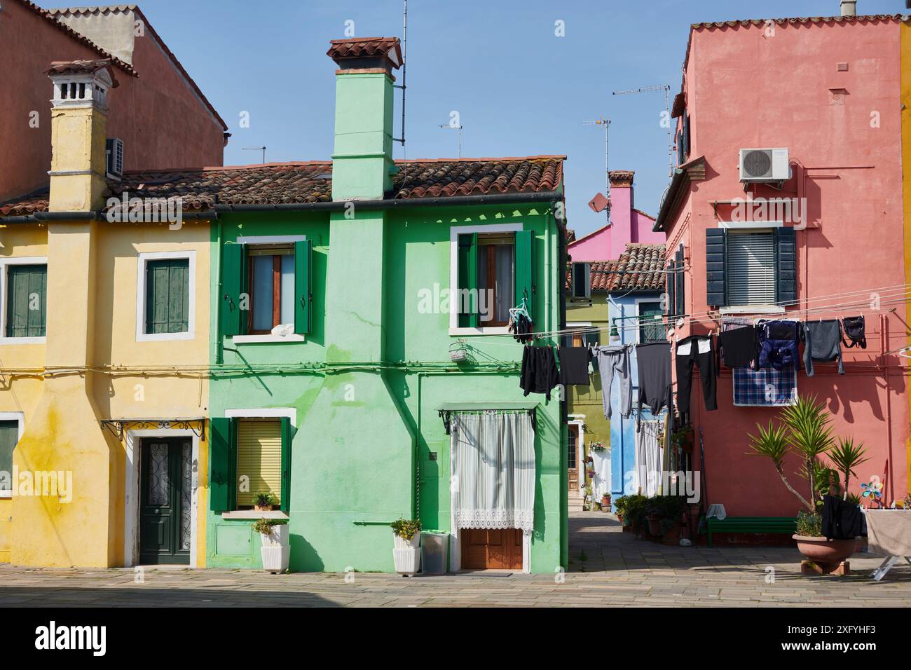 Colored house facades hi-res stock photography and images - Alamy