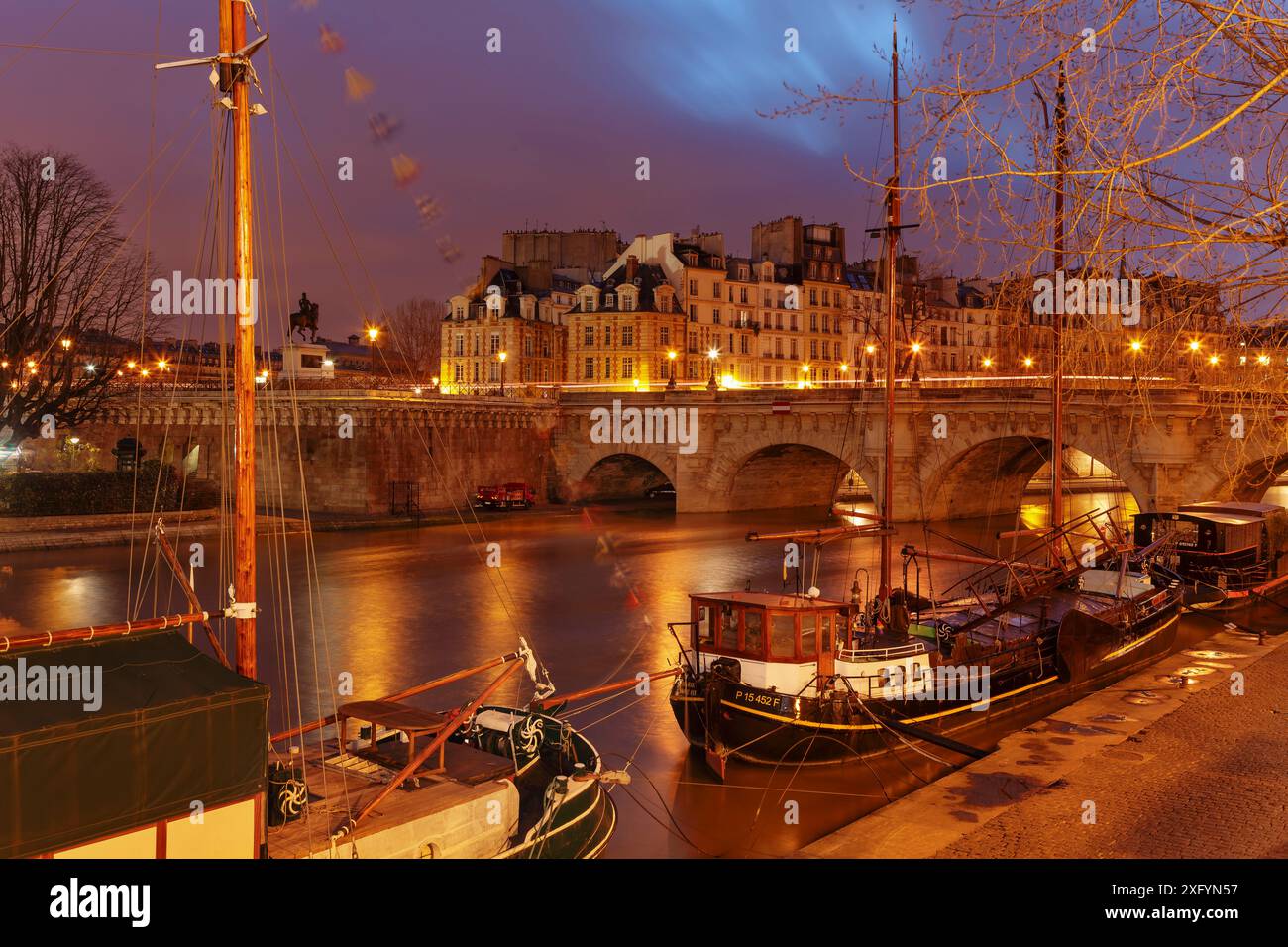 Pont Neuf and Ile de la Cite, Ile Saint-Louis, Paris, Ile de France ...