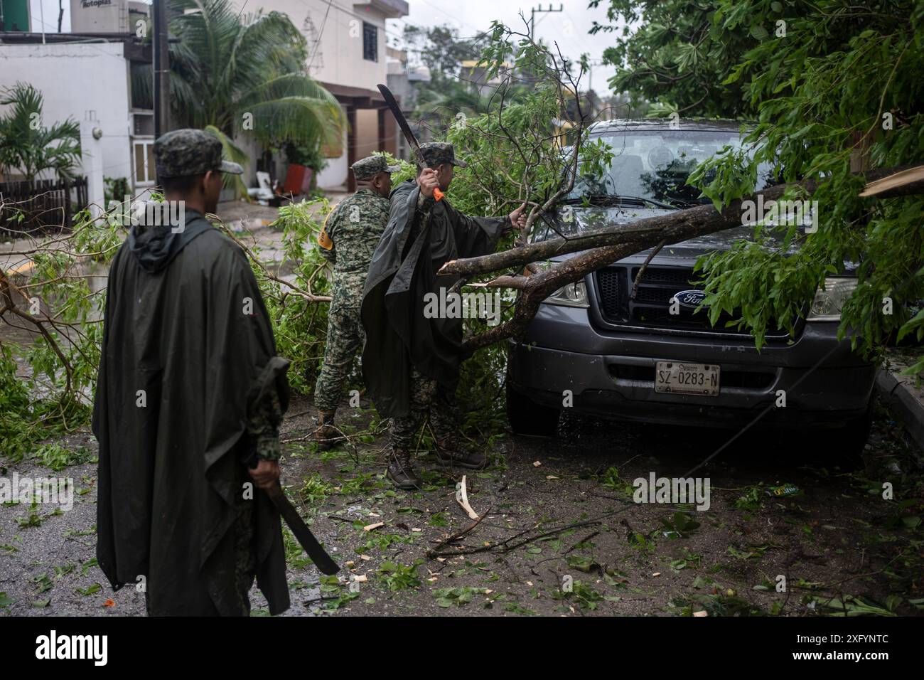 Tulum, Mexico. 05th July, 2024. Members of the armed forces help to ...