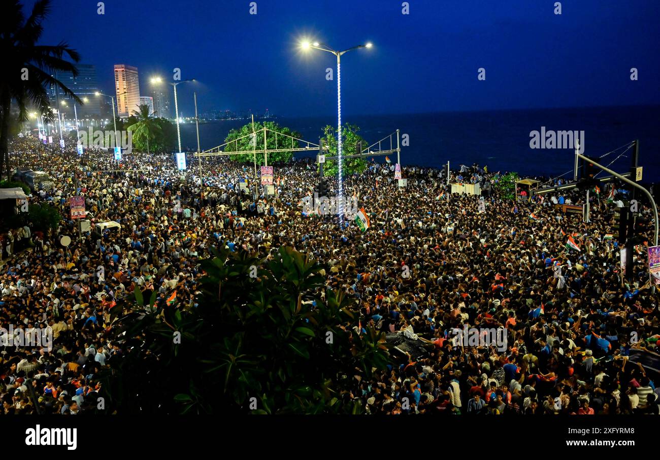 MUMBAI, INDIA - JULY 4: Cricket enthusiast awaiting for Team India ...