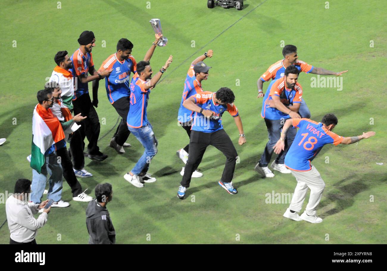 MUMBAI, INDIA - JULY 4: Indian Cricket team dance as they celebrate T20 ...