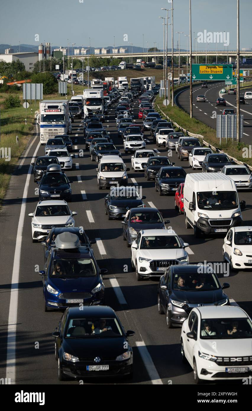 Zagreb, Croatia. 05th July, 2024. Cars form a queue at a toll station ...