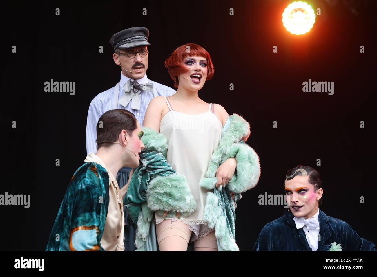 Kit kat club hi-res stock photography and images - Alamy