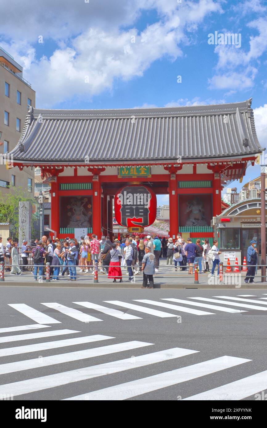 Kaminarimon gate of Senso-ji in Asakusa, Tokyo Stock Photo - Alamy