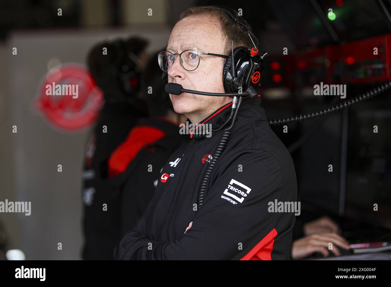 Haas F1 Team engineers team member during the Formula 1 Qatar Airways ...