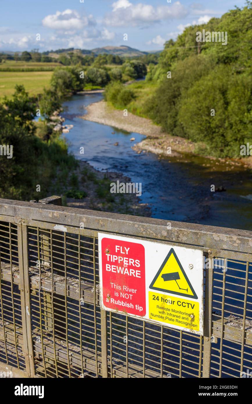 Pollution warning sign hi-res stock photography and images - Alamy