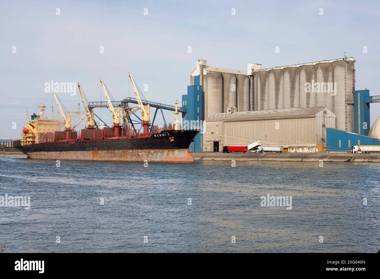 Loading wheat from a cargo ship, grain port, port of Rouen, Normandy ...