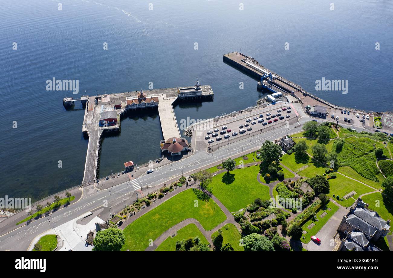Dunoon victorian pier, derelict wooden structure and buildings Stock ...