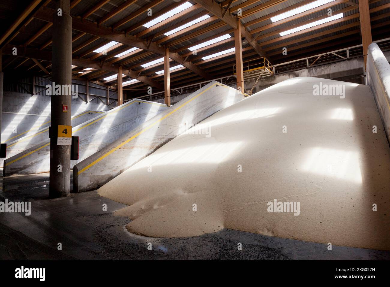 Storage and bagging of solid granular fertilizers, in big bags ...
