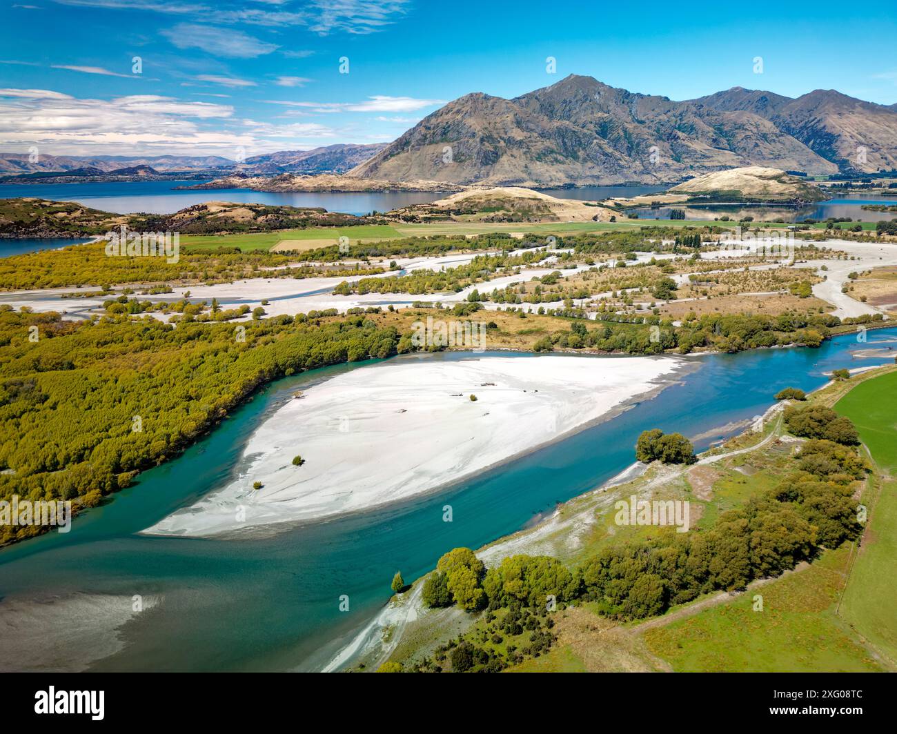 Wanaka lake, Makutikuti river, Otago, Southern Island, New-Zealand ...