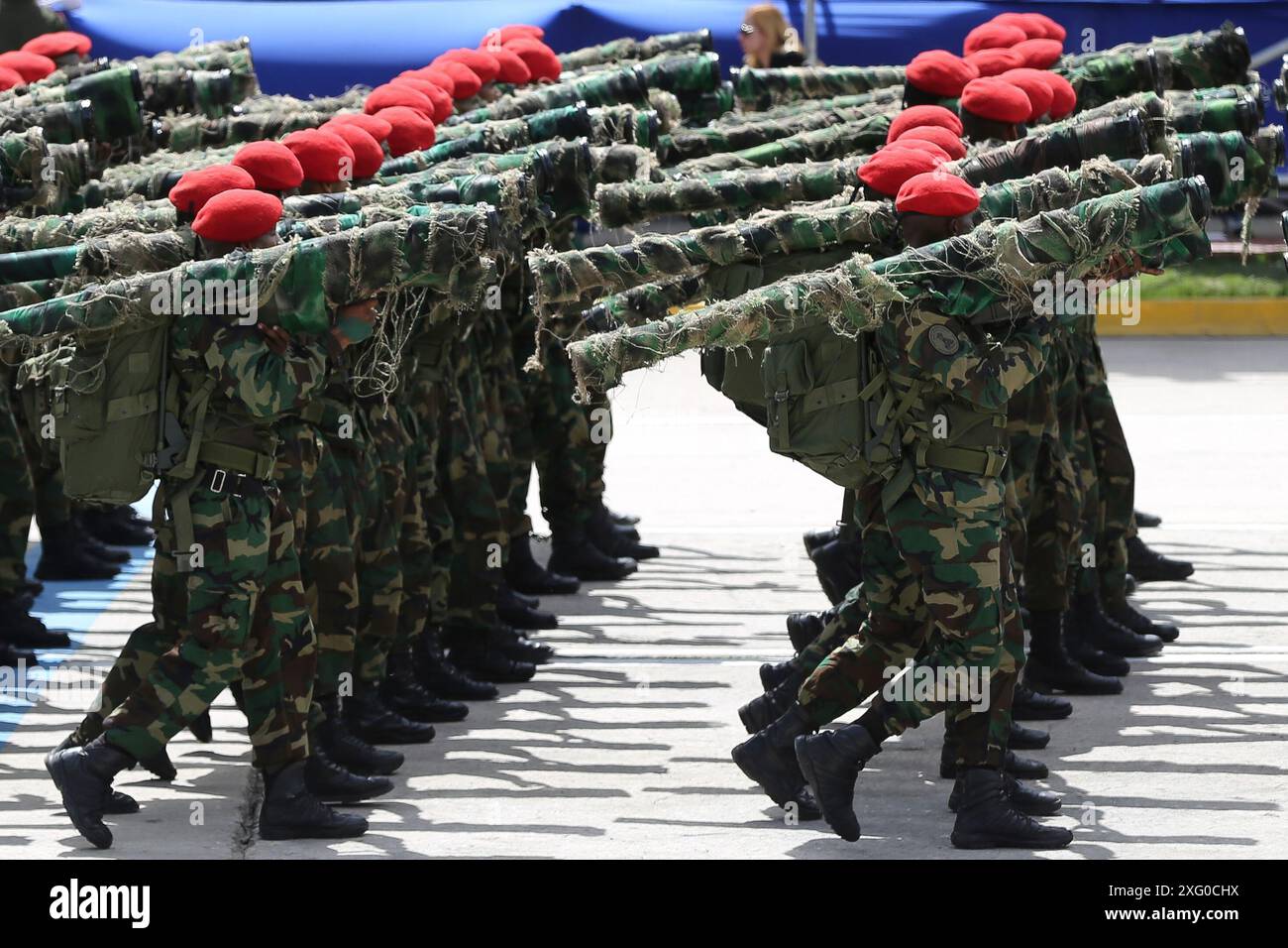 Soldiers march in the Independence Day military parade in Caracas ...