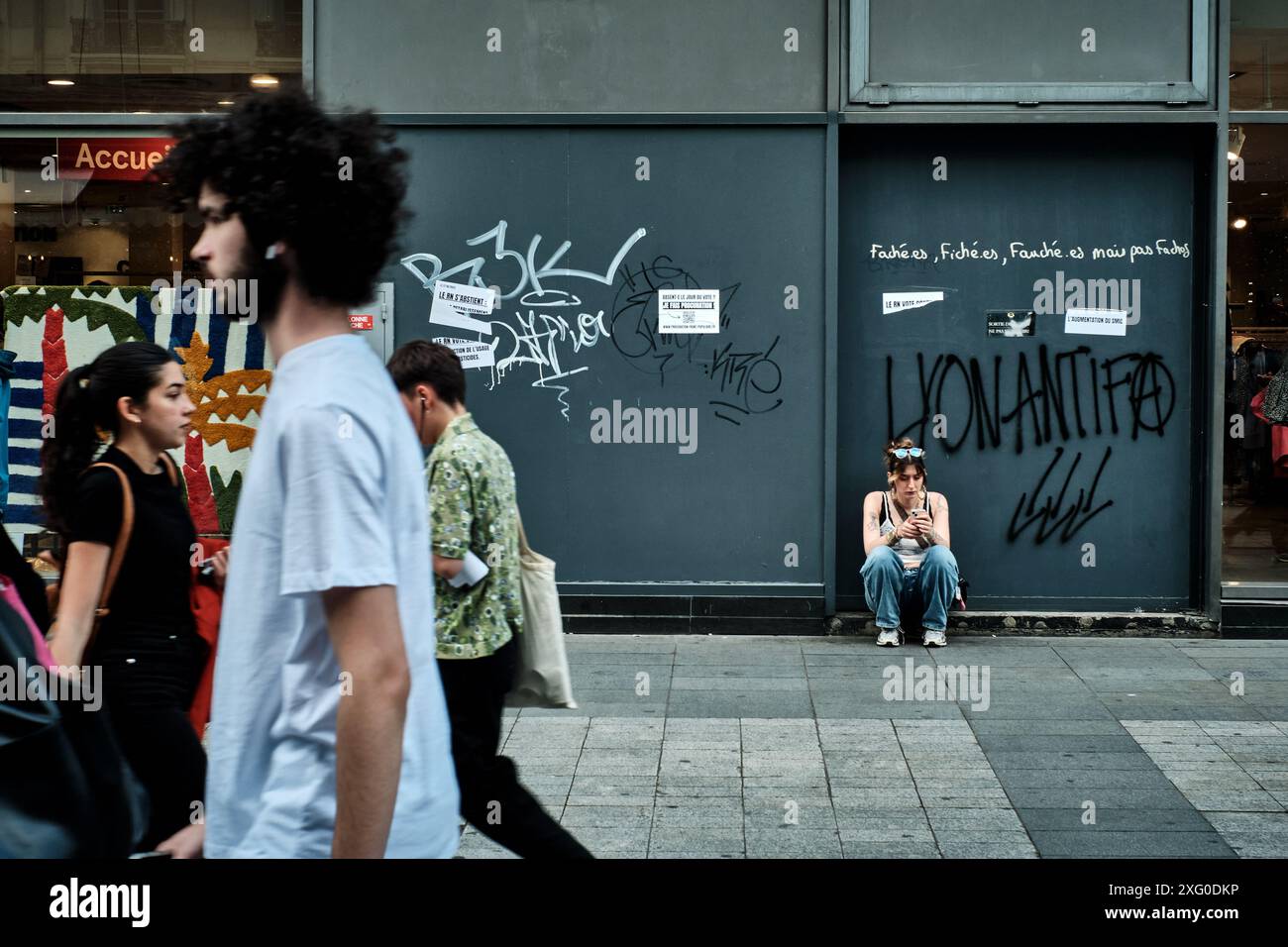 Graffiti on store front hi-res stock photography and images - Alamy