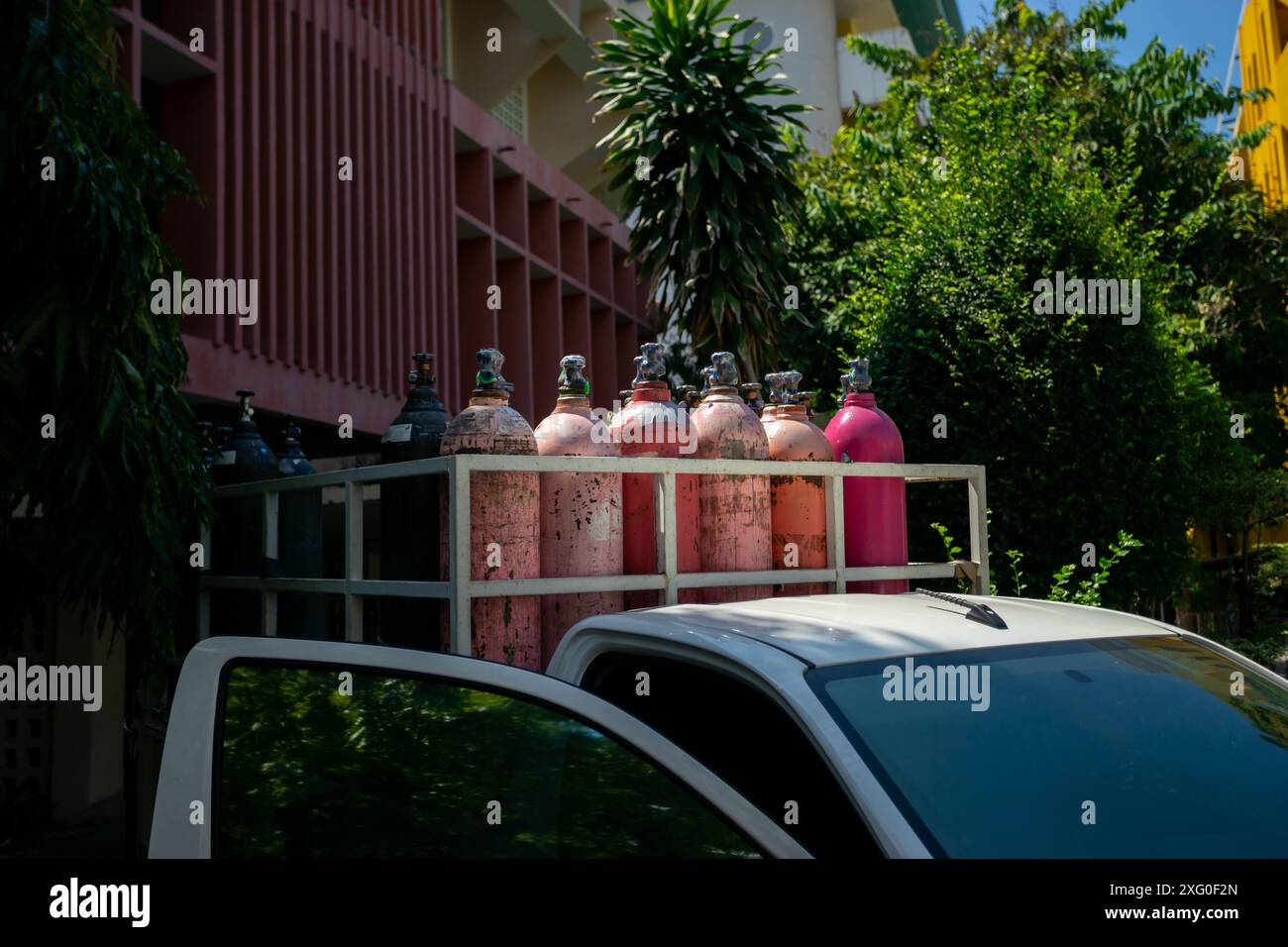 Liquid helium storage tank hi-res stock photography and images - Alamy