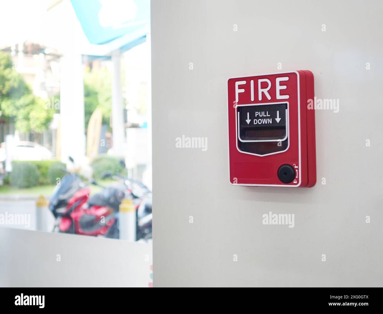 Evacuation center emergency sign in hi-res stock photography and images ...