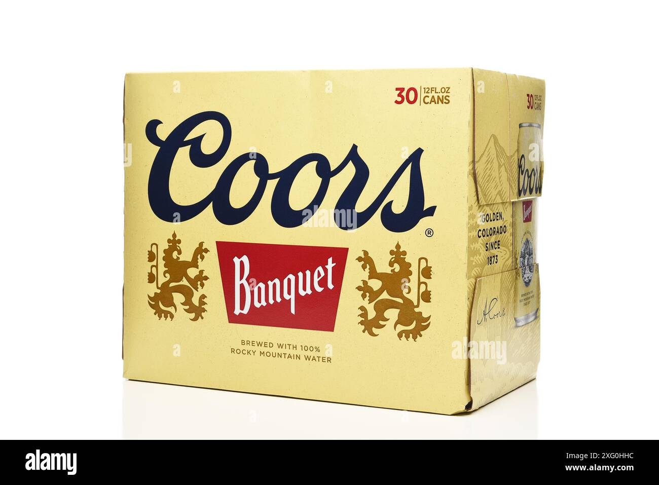 IRVINE, CALIFORNIA - 5 JULY 2024: A 30 pack of Coors Banquet Beer Stock ...