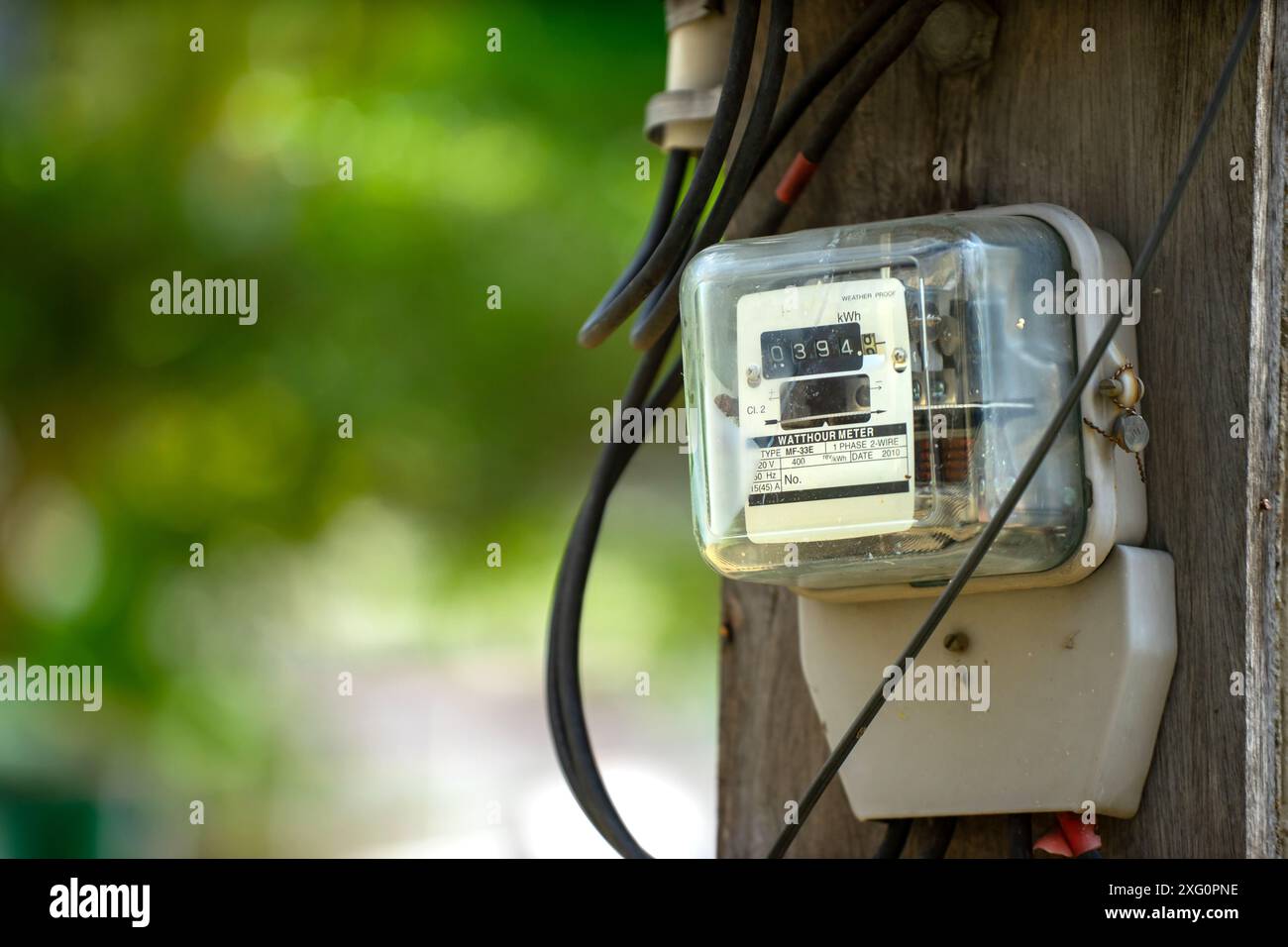 Electric meter Made to Measure Amount of AC power in the house and in ...