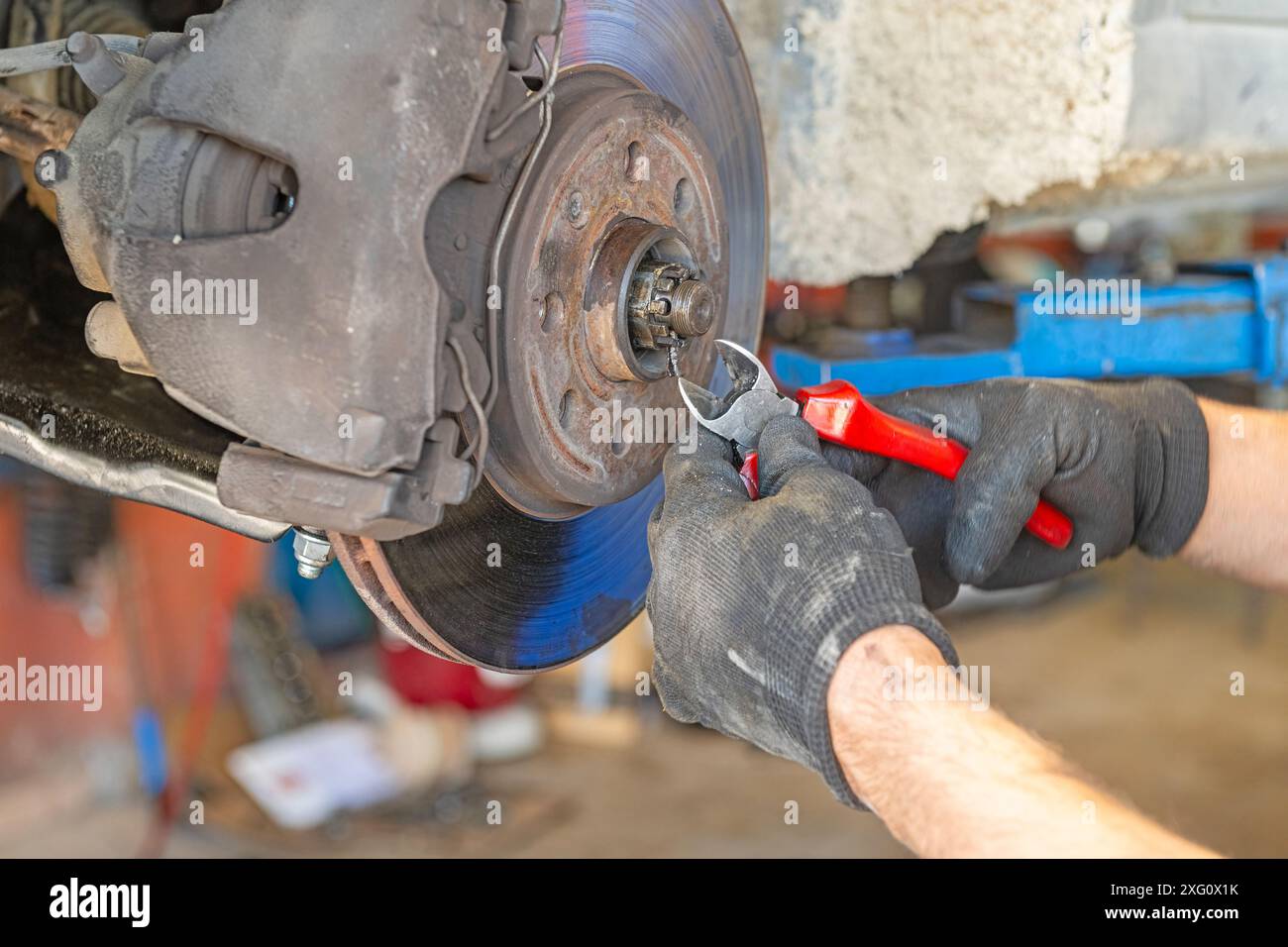 Tyre replacement process car hi-res stock photography and images - Alamy