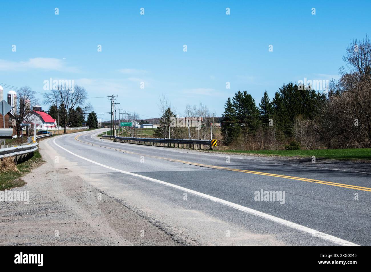 Barns quebec farms agriculture hi-res stock photography and images - Alamy