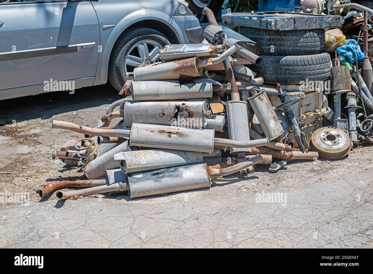 Car exhausts pipe hi-res stock photography and images - Alamy