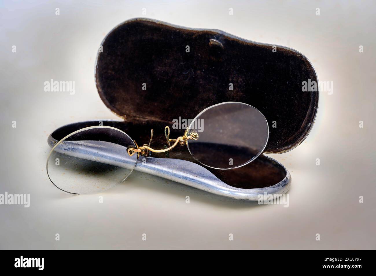Pince nez glasses hi-res stock photography and images - Alamy
