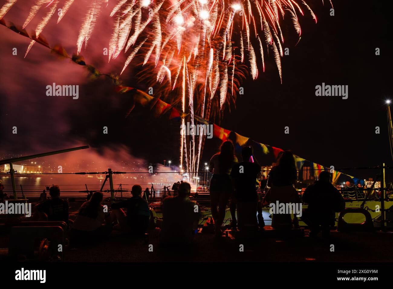 Sailors aboard the Arleigh Burke-class guided-missile destroyer USS ...
