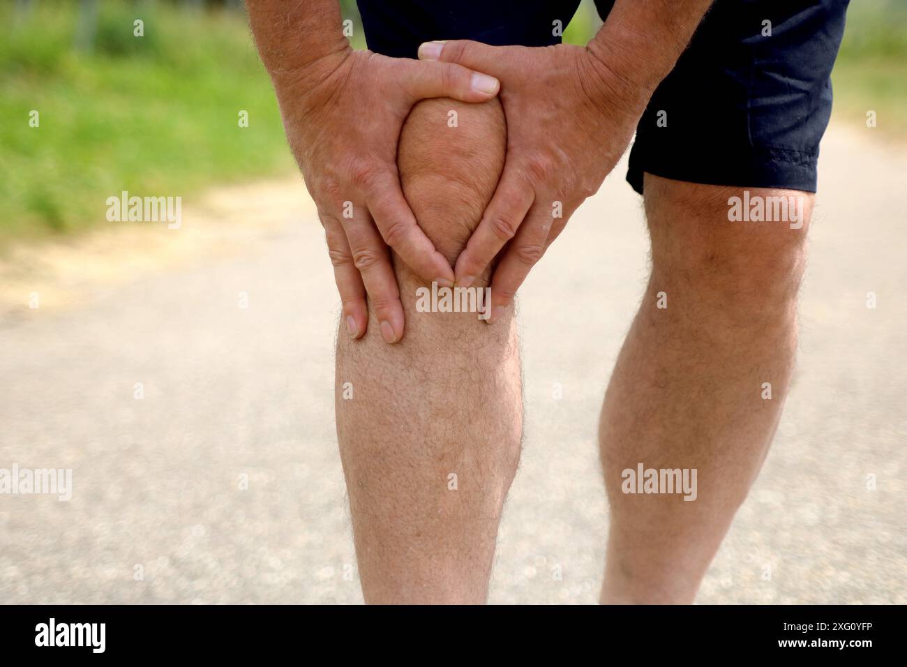 Knee problems when jogging Stock Photo - Alamy
