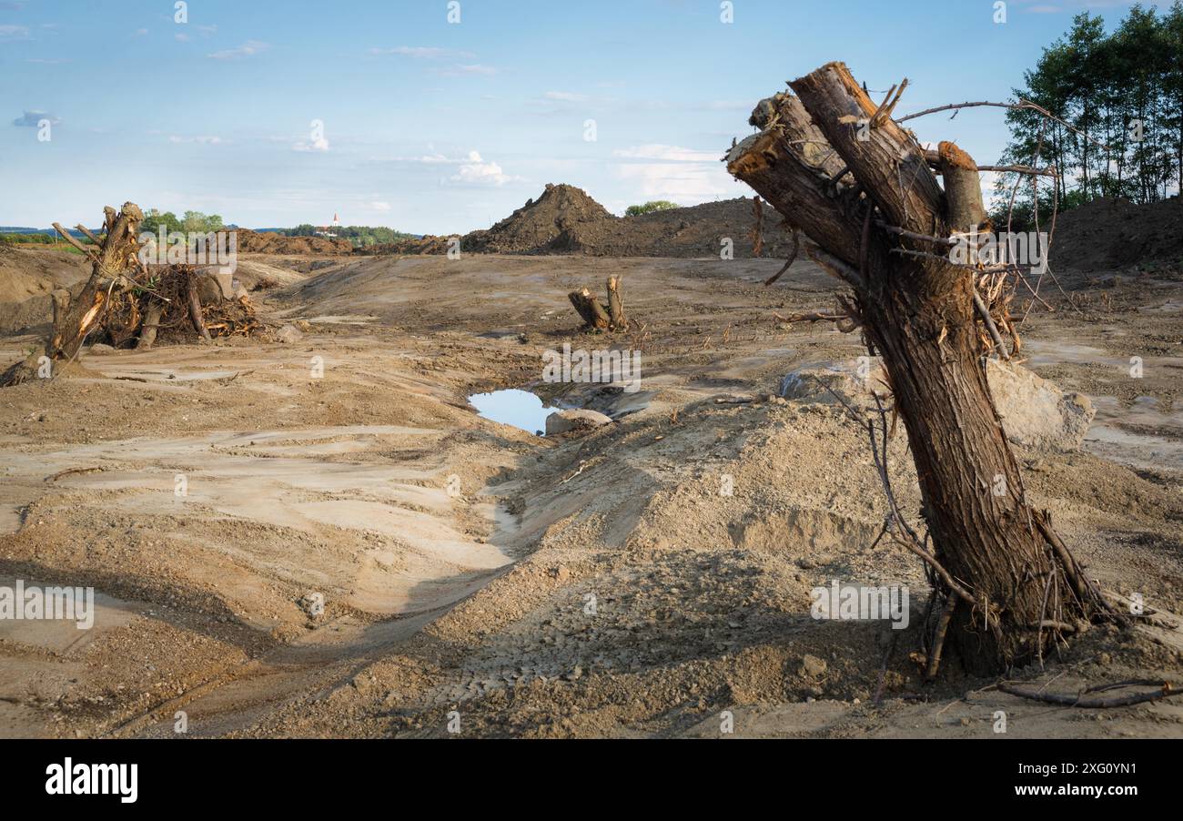 Dry River Bed Stock Photo - Alamy