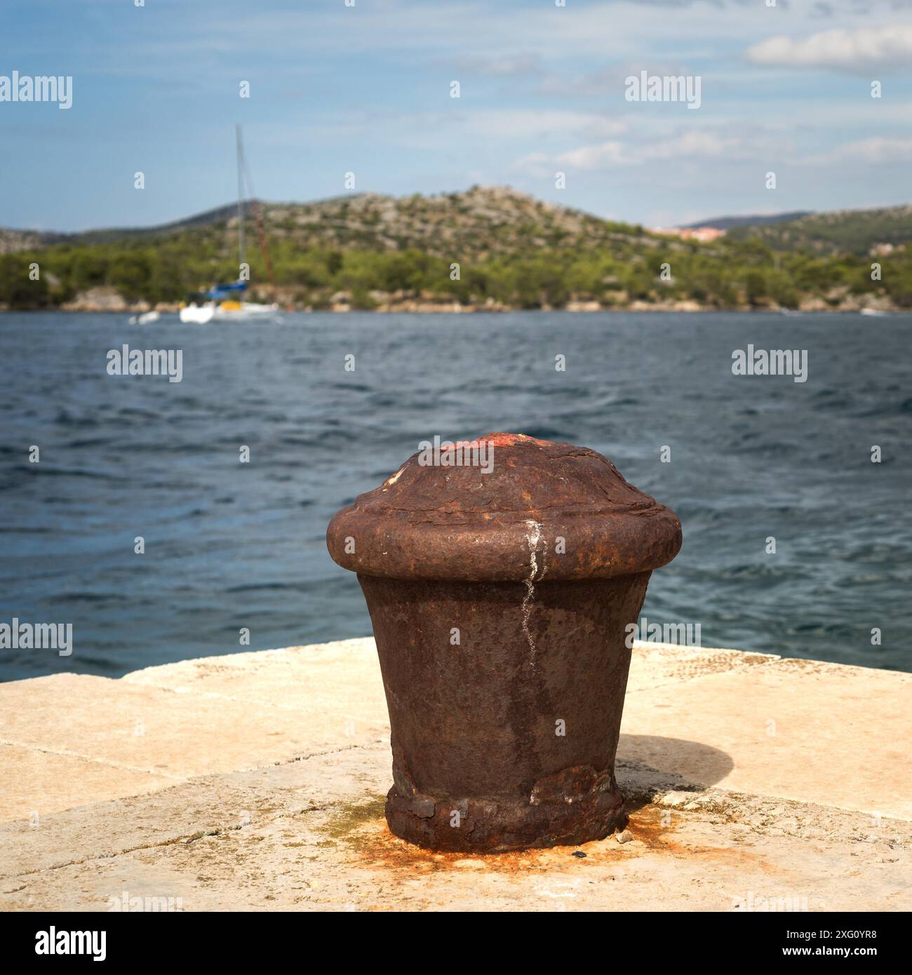 Dock bollard hi-res stock photography and images - Alamy