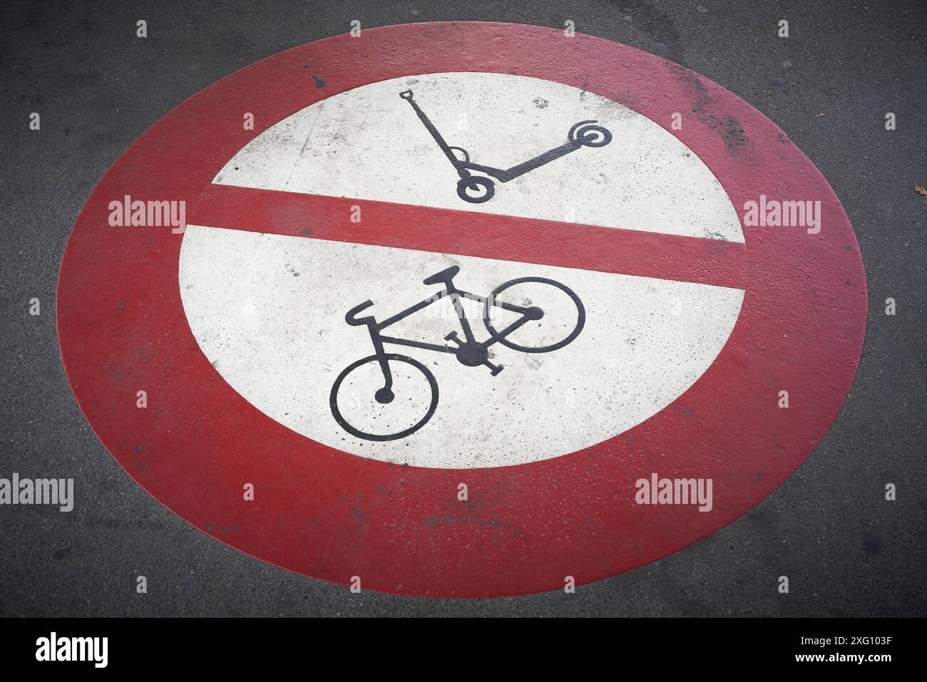 Prohibition of scooters and bicycles on one foot Stock Photo - Alamy